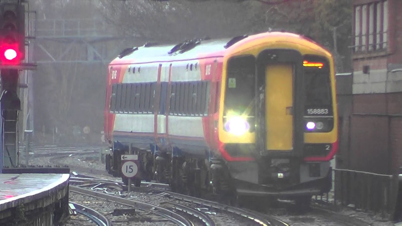 SWT 158-883 arriving at Southampton Central Station - 29th March 2016 ...