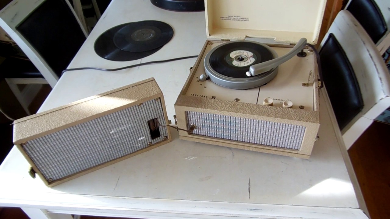 Restored Truetone Model 4DC5920 Playing 45rpm record - YouTube