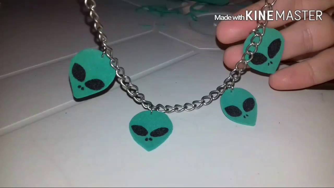 Como fazer colar com pingente de alien/ET (usando EVA e CD) - YouTube