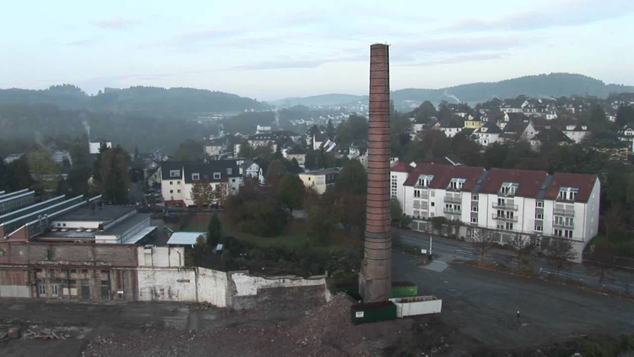 Sprengung Steinmüller-Schornstein in Gummersbach - HD - Sprengmeister ...