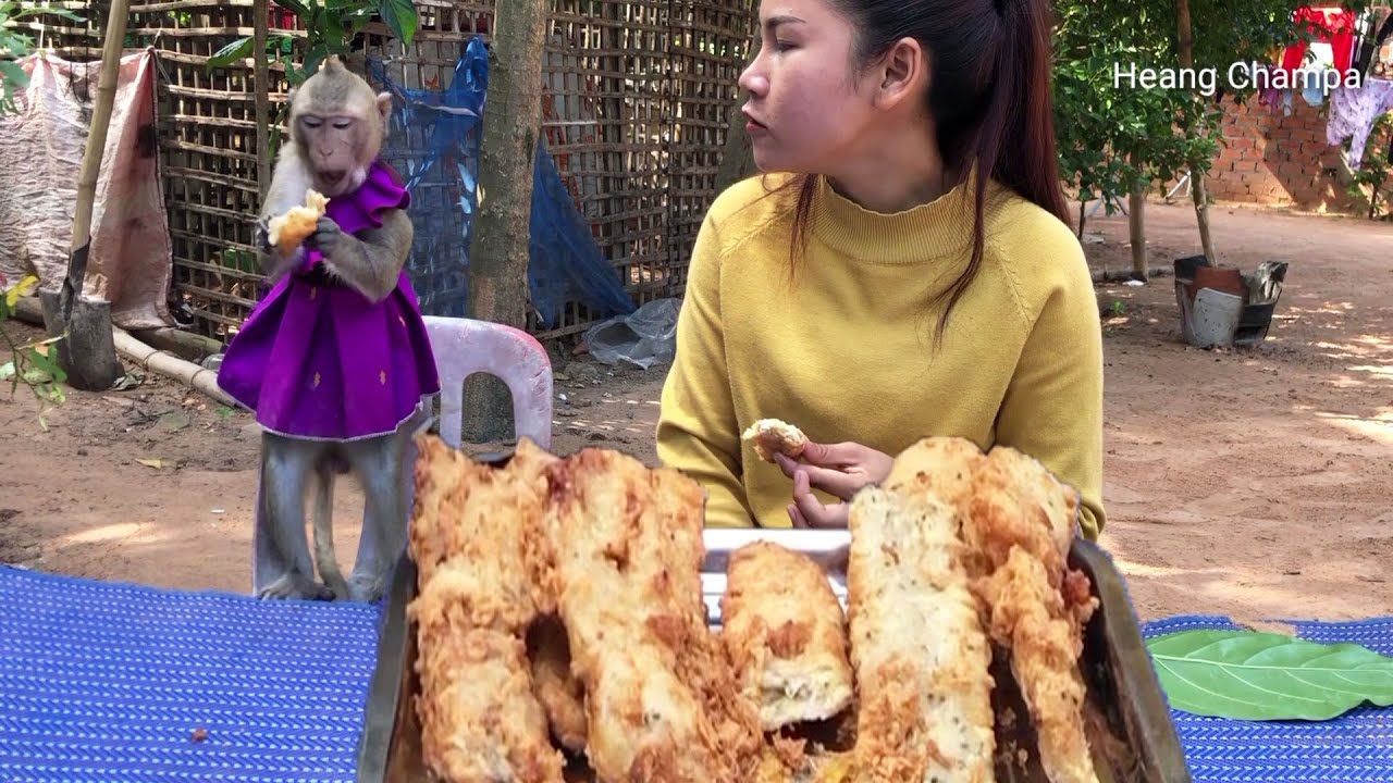 Yummy Crispy Banana Fritter / Eating with Monkey Shally - YouTube