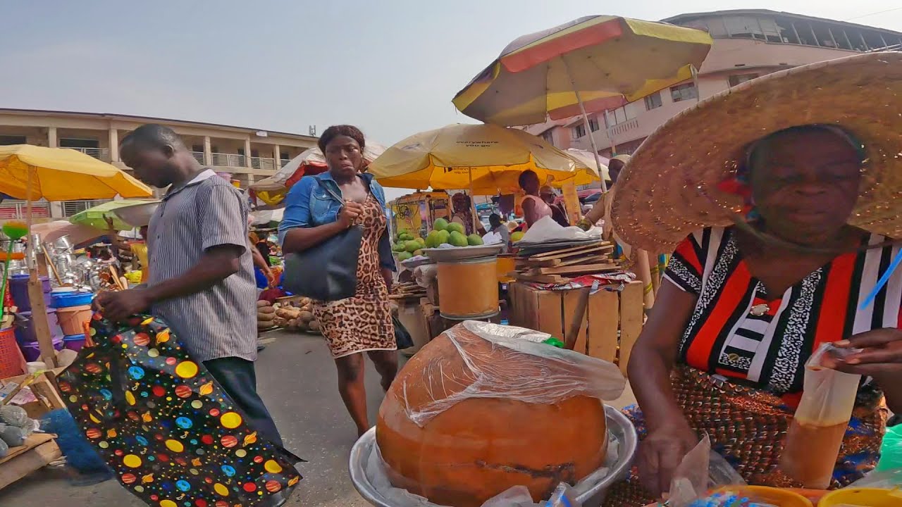 EXPERIENCE THE STREET MARKET IN GHANA, AFRICA - YouTube