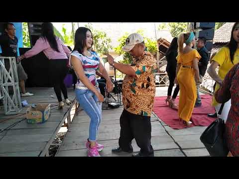 artis goyang sampe basah