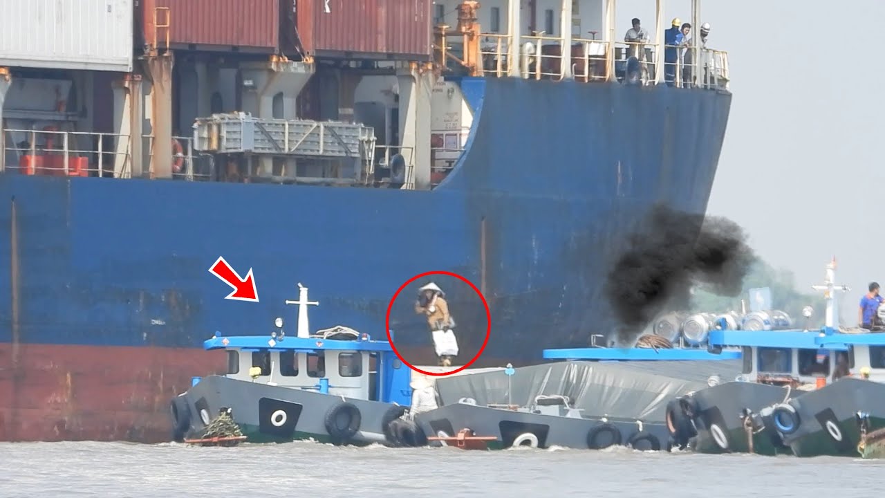 Excited To Watch The Giant Ship Turn And Collide With The Barge | 4K ...