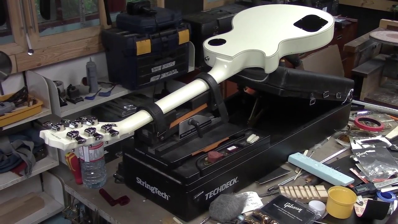 Gibson Les Paul Custom - Hardware swap-out @StringTech Workstations - YouTube