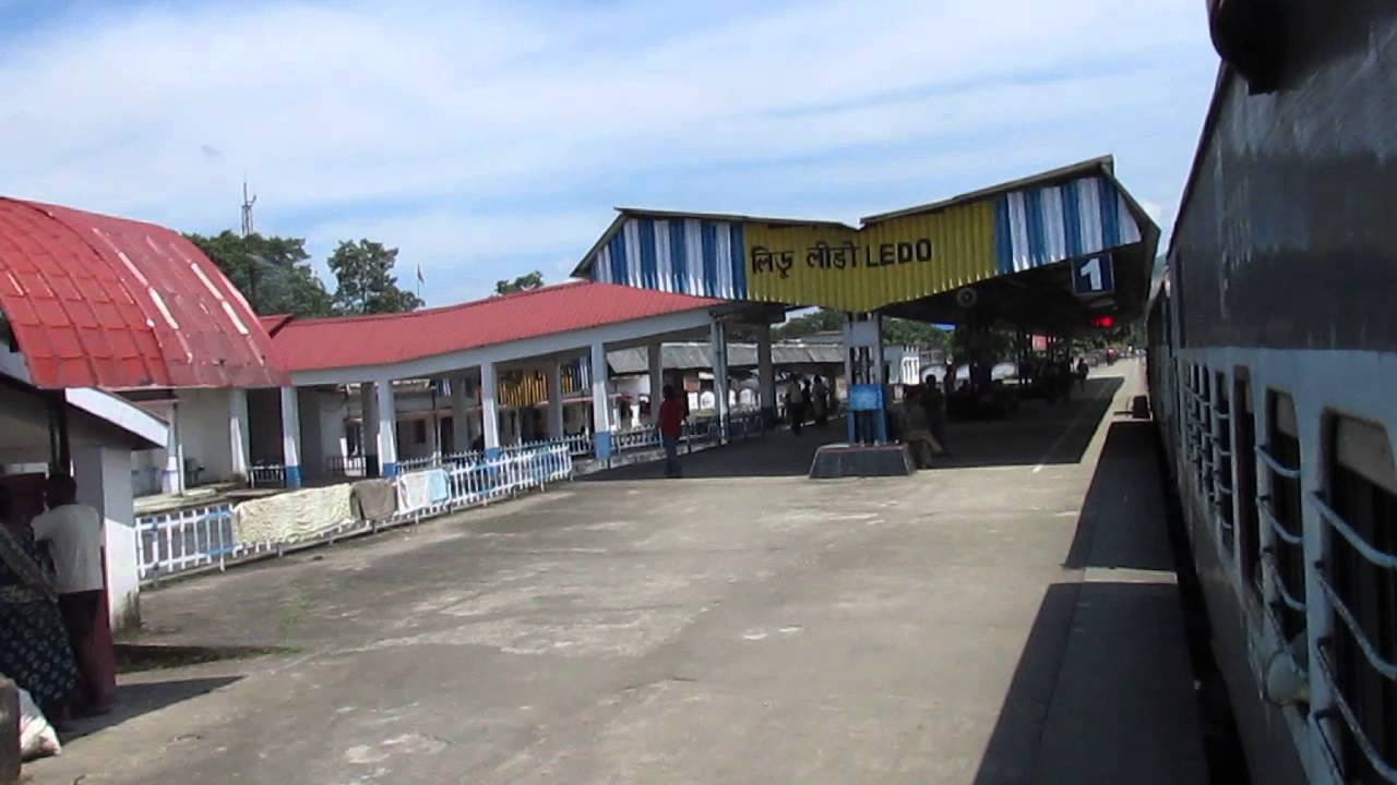 55905 Dibrugarh Town-Ledo passenger entering its destination Ledo ...