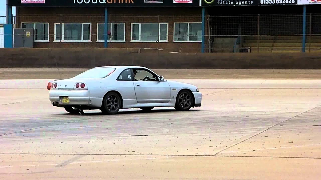 Drifting R33 Skyline - YouTube