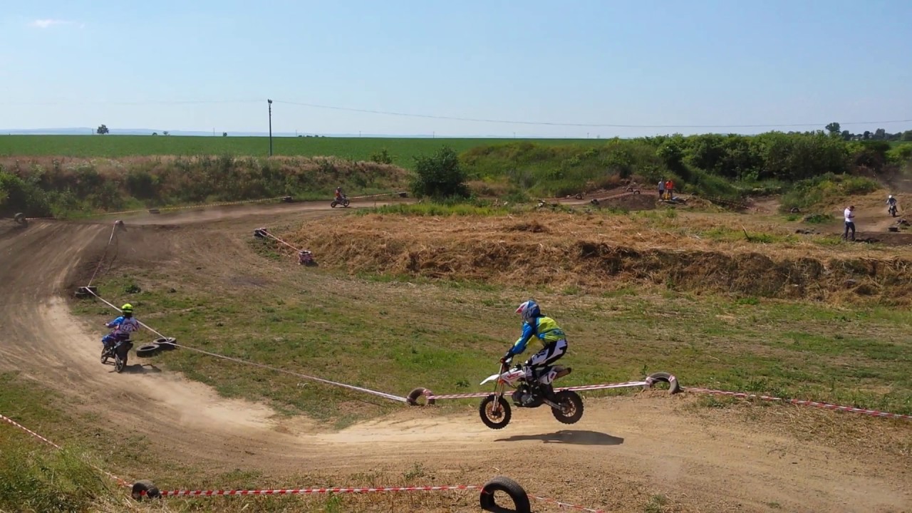Pitbike Tovačov 2017 závod amatér - YouTube