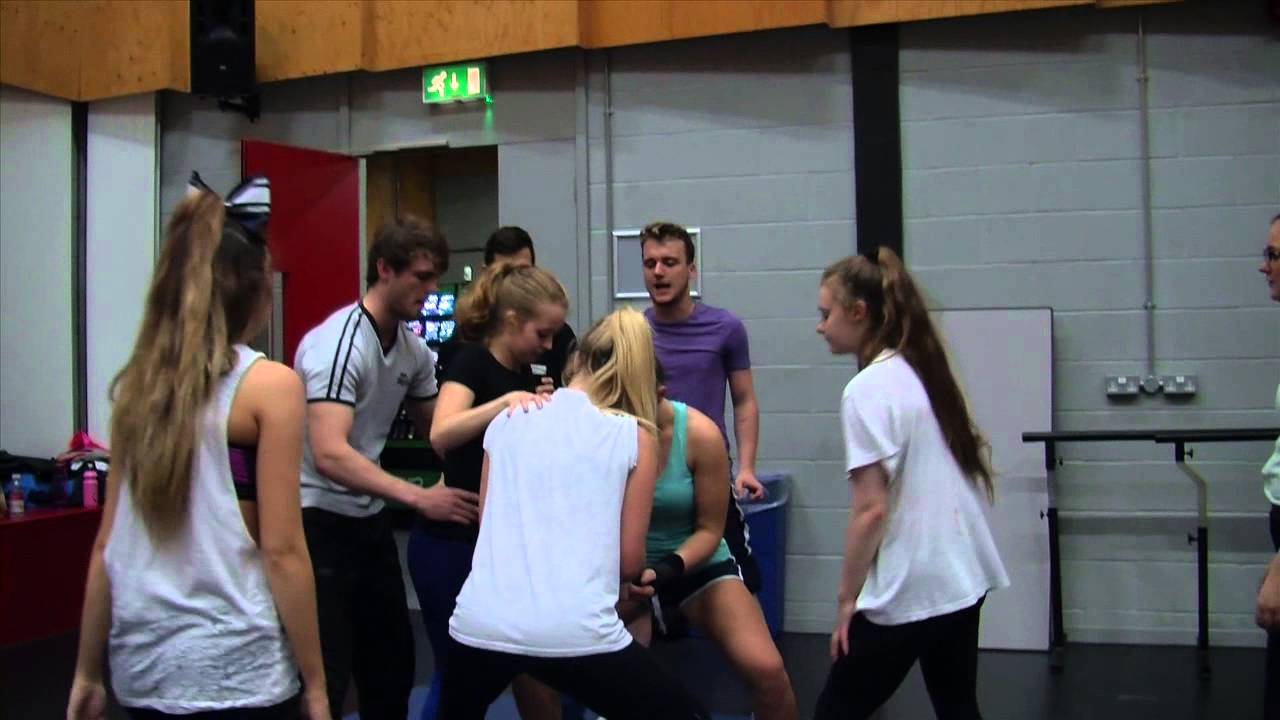 A day in the Life of a Cheerleading Captain - YouTube