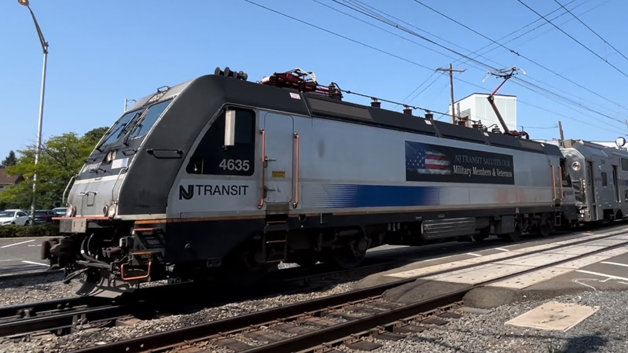 NJ Transit ALP-46A #4635 (Veterans Decal) NJCL Train 7233 Red Bank NJ - YouTube