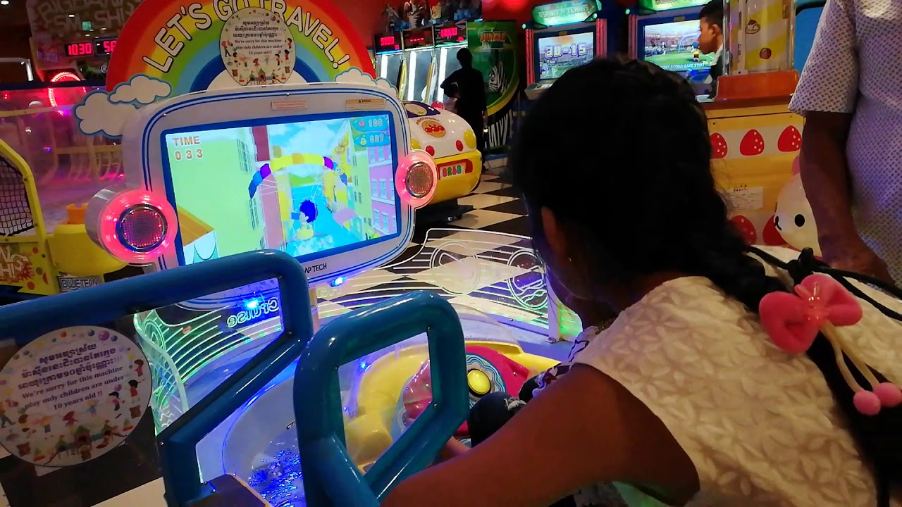 Game center at AEON Mall - YouTube