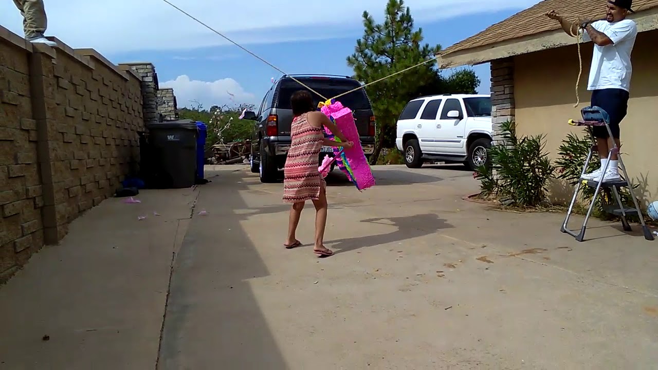 How to break a piñata so easy - YouTube