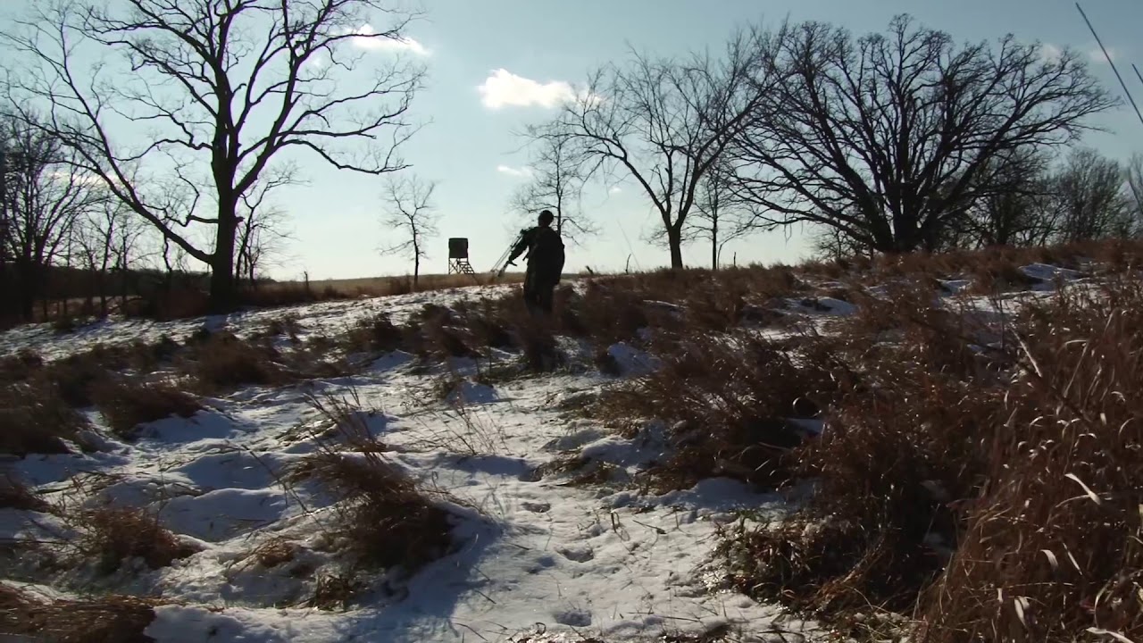 Iowa bow hunt in the snow with Slade Priest the Huntinglandman! - YouTube