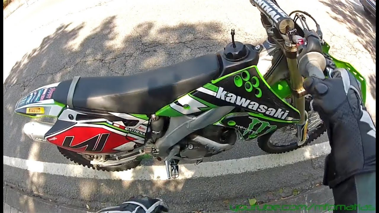 KAWASAKI KX 250 F '08 - City Wheelies - YouTube