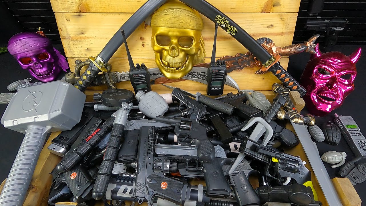 Halloween And Pirate Special Masks, Toy Realistic Guns, Revolver Guns ...