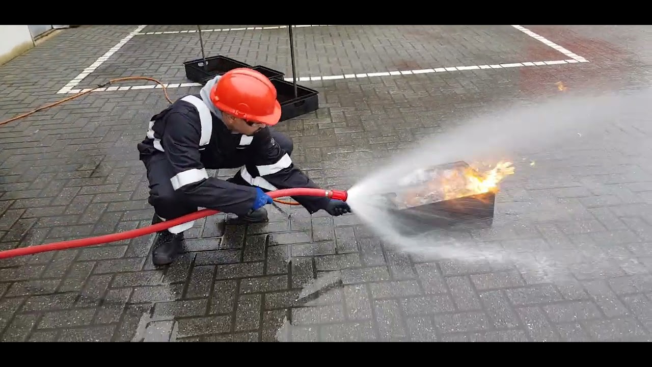 Gasbrand blussen 1440p - YouTube