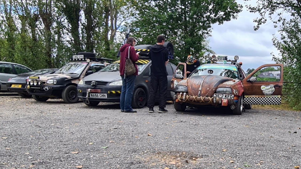 A cup of tea & catch up with friends - YouTube