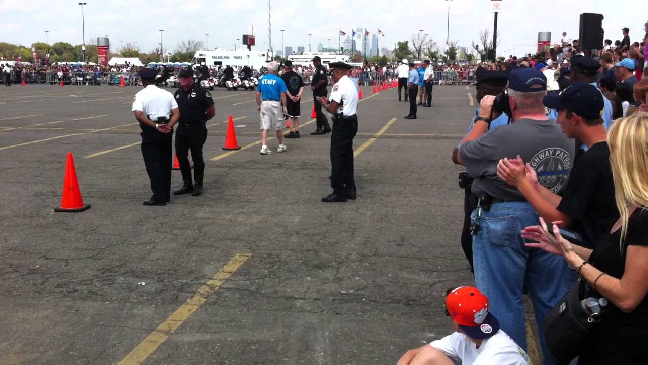 Philadelphia Police Motorcycle Thrill Show (part 2) - YouTube
