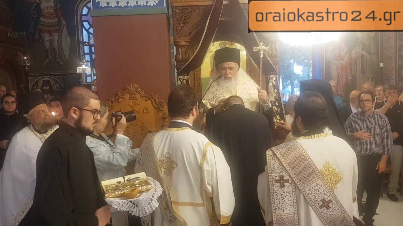 Χειροθεσία αναγνώστη από τον Μητροπολίτη Βαρνάβα - YouTube
