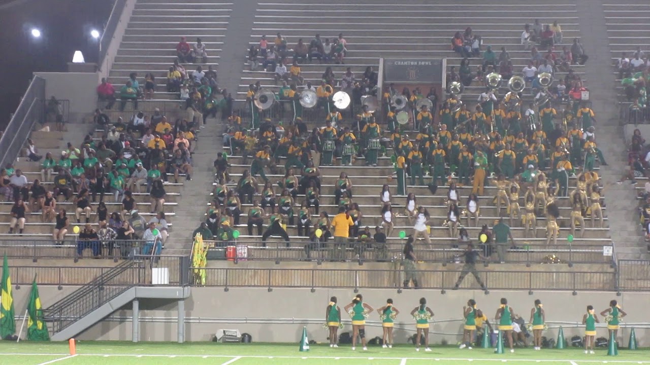 Carver Montgomery Wolverines Marching Band vs Robert E Lee - YouTube
