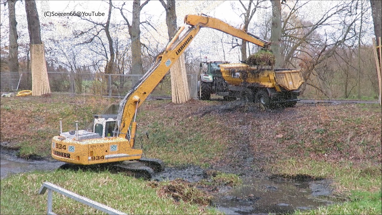 Soeren66 - Raupenbagger LIEBHERR R 934 Long Reach beim Ausbaggern einer ...