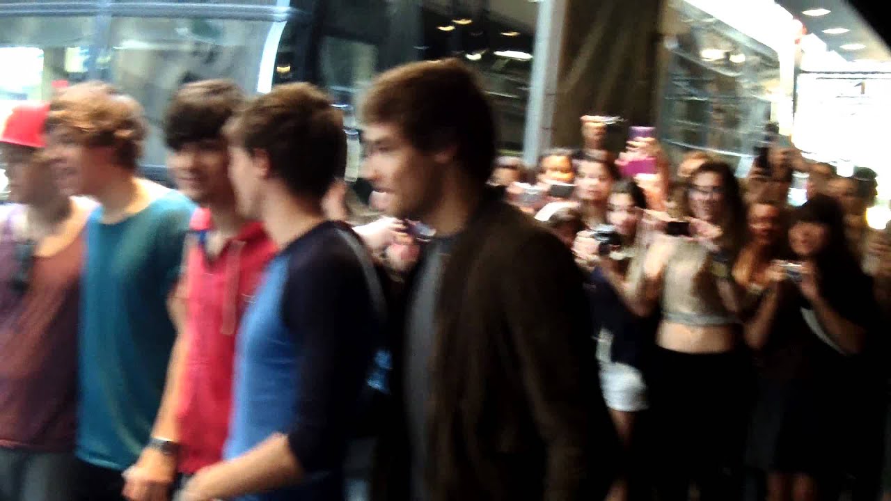 Meeting One Direction Outside Hotel in NYC - YouTube