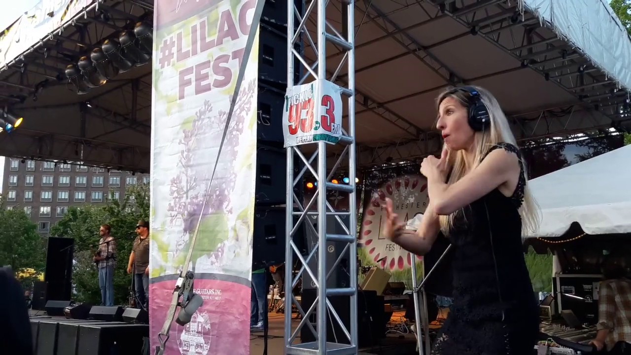 Hot Sign Language Interpreter Rocks Out to Bohemian Rhapsody - YouTube