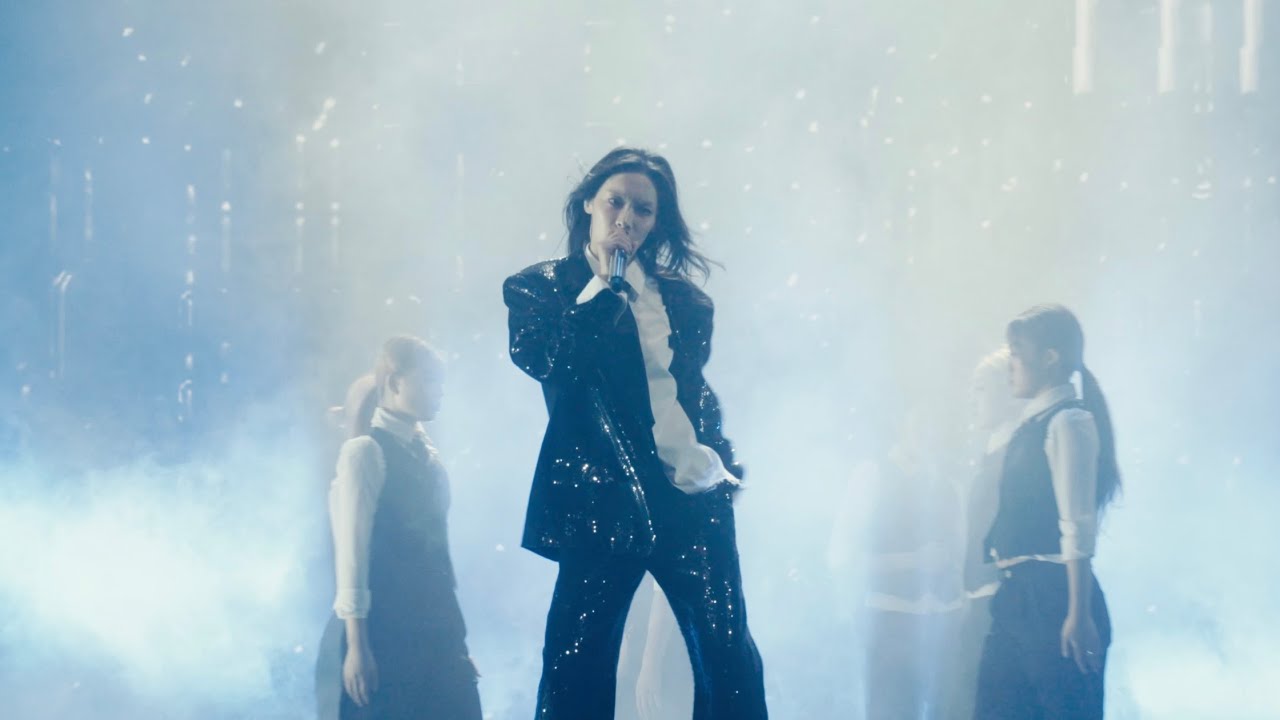 Lexie Liu – Manta (2024 Tour Live Performance) - YouTube