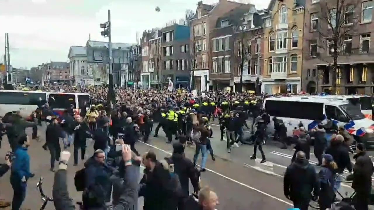 The moment Dutch protesters broke the police line - YouTube