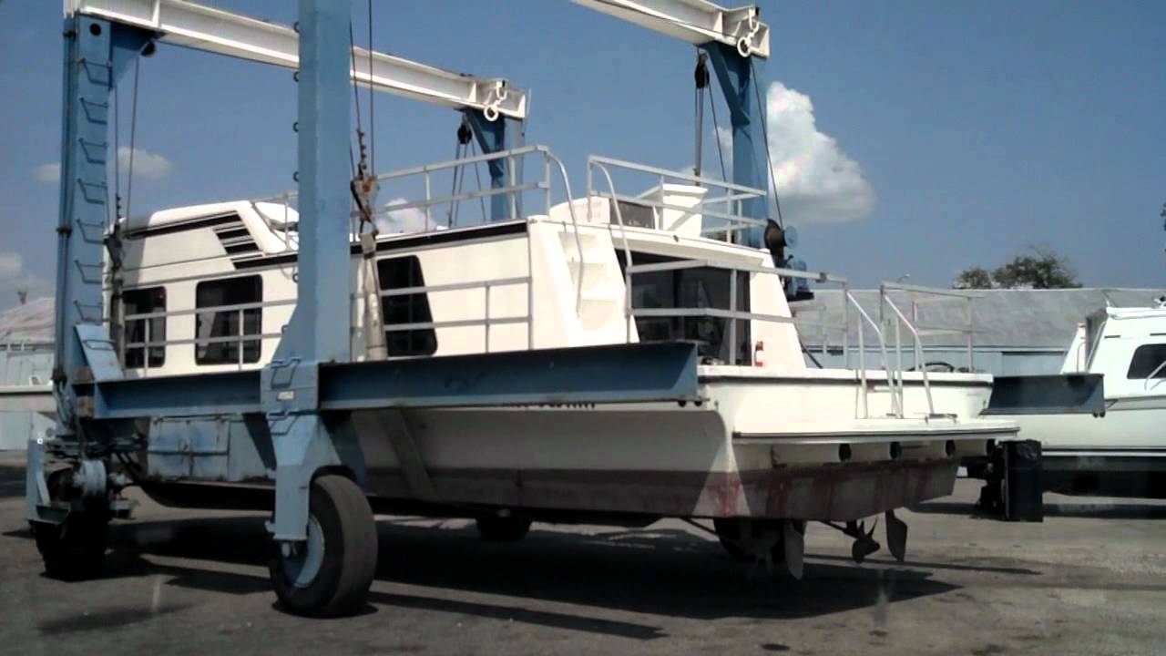 Houseboat Moving - YouTube