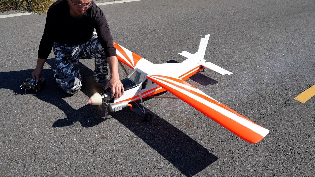 Thunder Tiger 120-grade methanol engine PC6 new aircraft makes maiden ...