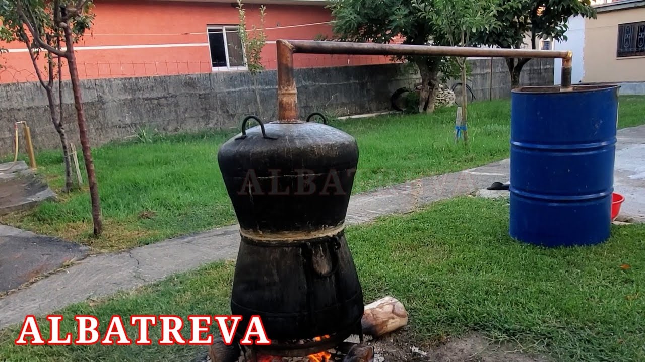 Kazani i Rakis menyra primitive e pjekjes se rakise - YouTube