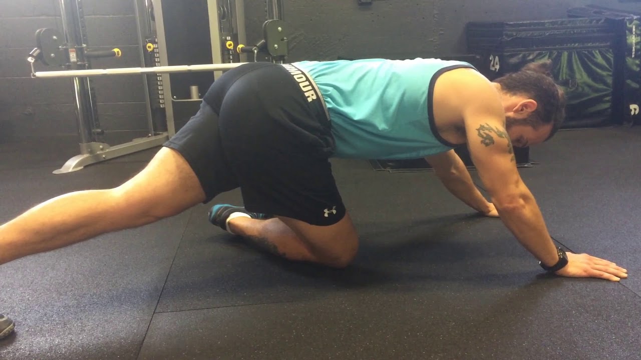 quadruped glute stretch - YouTube