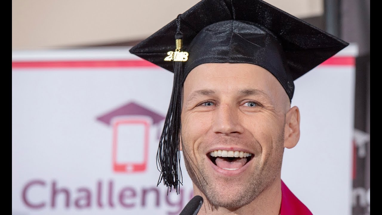 Former Canadien Steve Bégin receives high school diploma at 40 - YouTube