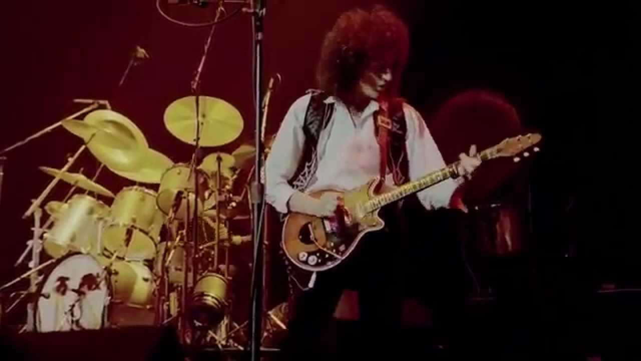 Queen - Let me Entertain You (Live) - YouTube