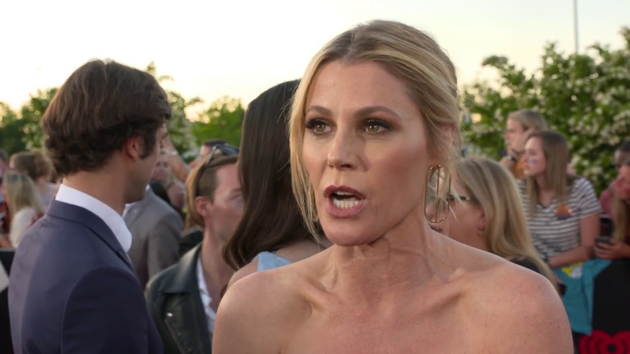 Life Of The Party Alabama College Premiere Melissa McCarthy Ben Falcone ...