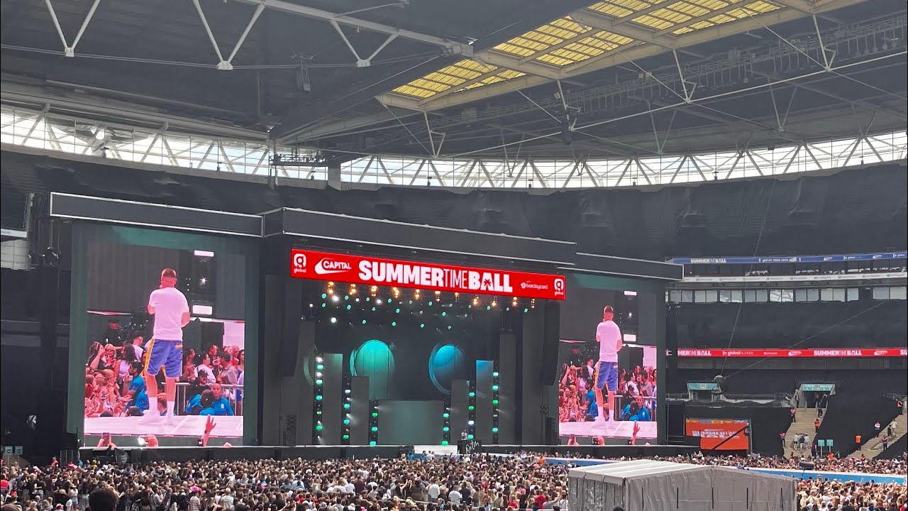 Aitch - Taste (Make it Shake) Live at CapitalSTB - YouTube
