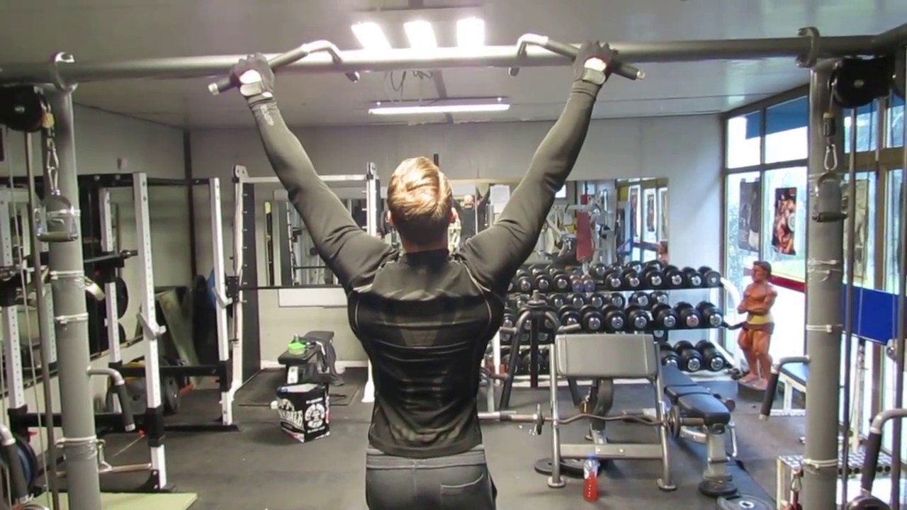 Rug trainen: Pull Ups met wijde greep - YouTube