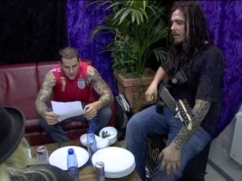 M.Shadows Sings For Korn - YouTube
