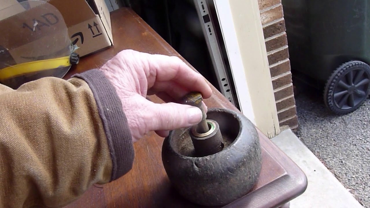 How Do You Remove A Deck From A Cub Cadet Ltx 1042