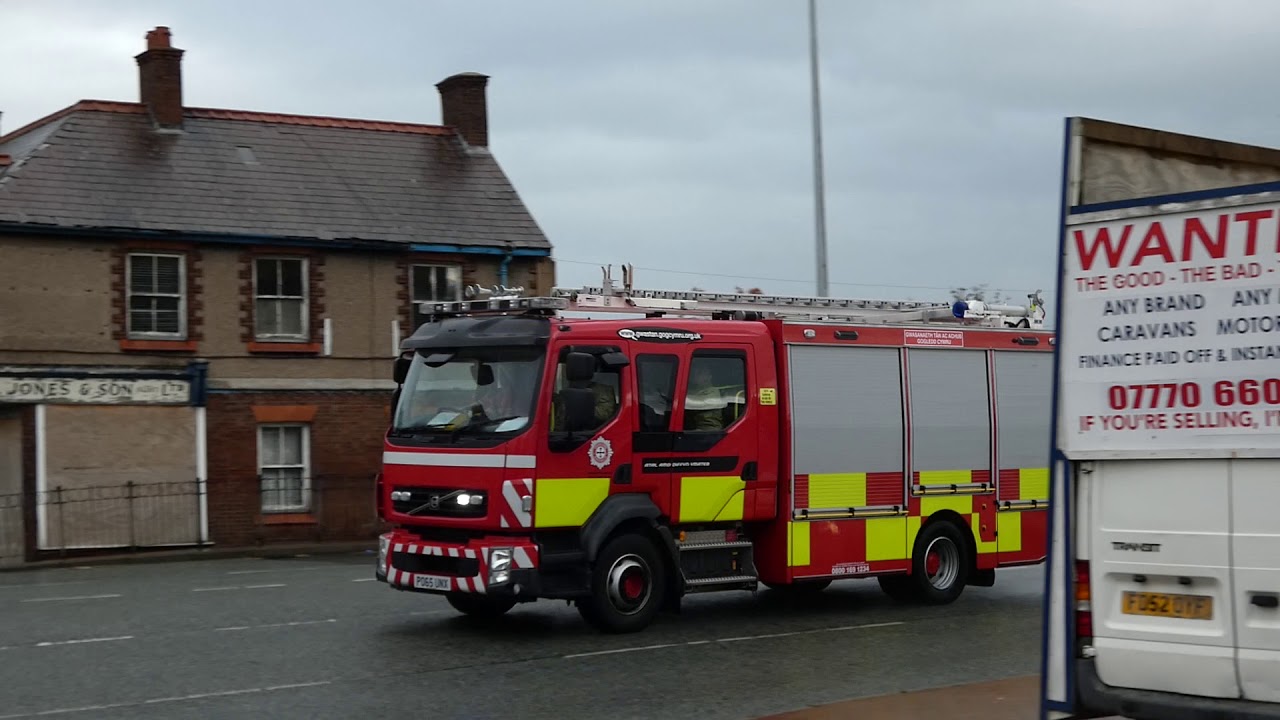 North Wales Fire & Rescue Engine 999 Emergency Response Flint 13.10.19 ...