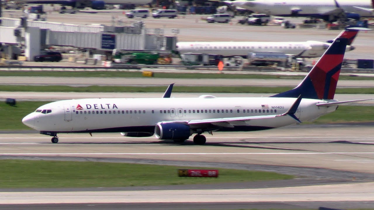 WOULD YOU FLY THIS? Delta 737 Departs on Atlanta Runway 8R - YouTube