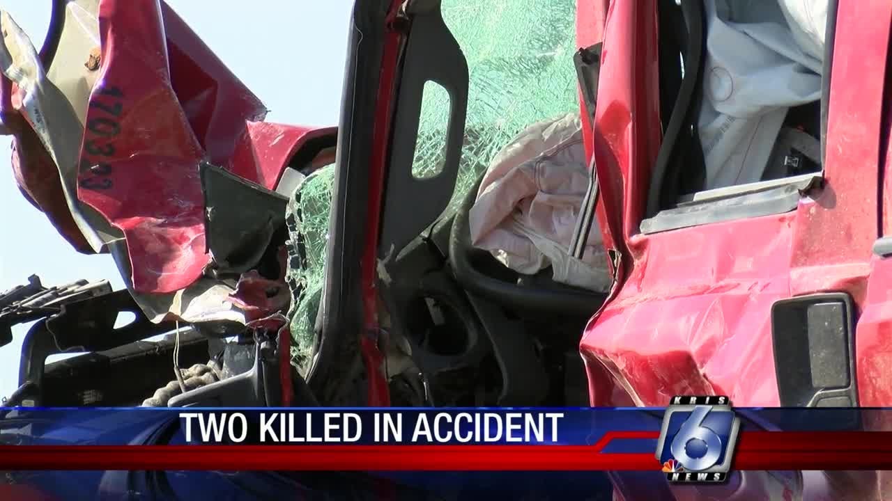 Fatal early-morning accident on Highway 35 leaves 2 dead - YouTube