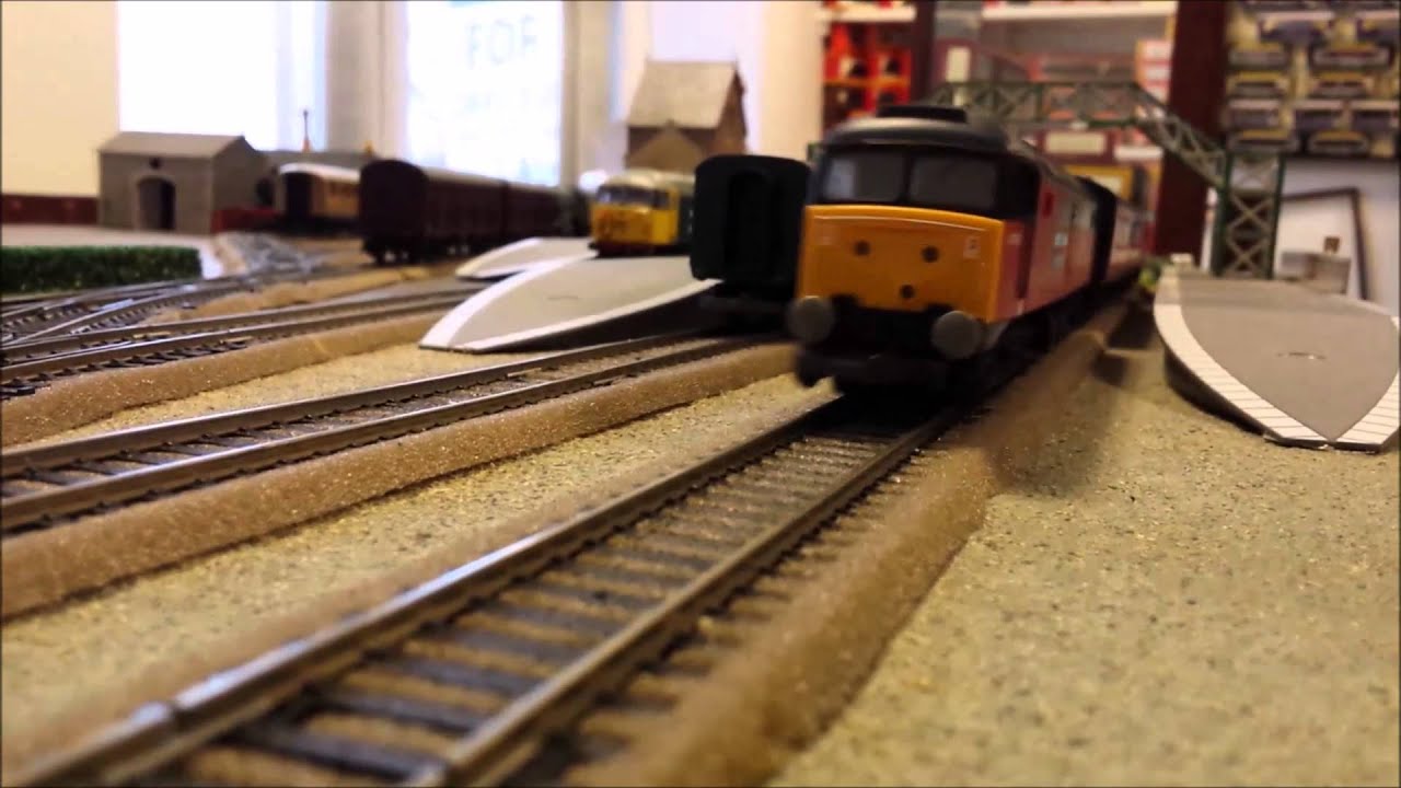 LIMA 9784 Train Pack BR Class 47 Respublica No 47747 + Parcel Van and 2 ...