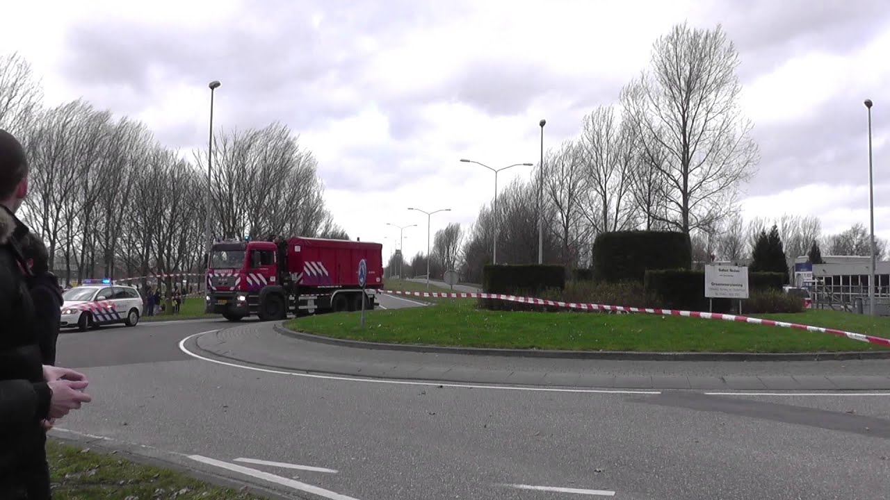 POLICE FAIL. officer blocking a fire truck HD1080P - YouTube