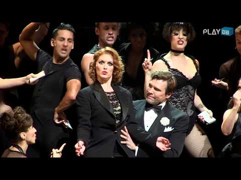 We Both Reached for the Gun-Dylis Croman as Roxie Hart,Brent Barrett as Billy Flynn