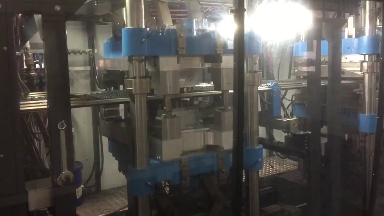 Kiefel KMD 78 Thermoforming - Automatic Roll-Fed Machine - YouTube