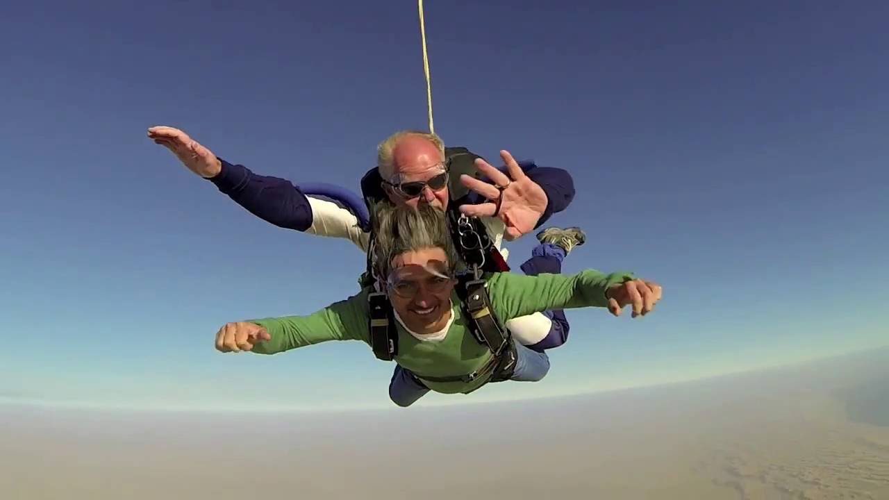 Skydiving in Namibia: life begins at the end of your confort zone - YouTube