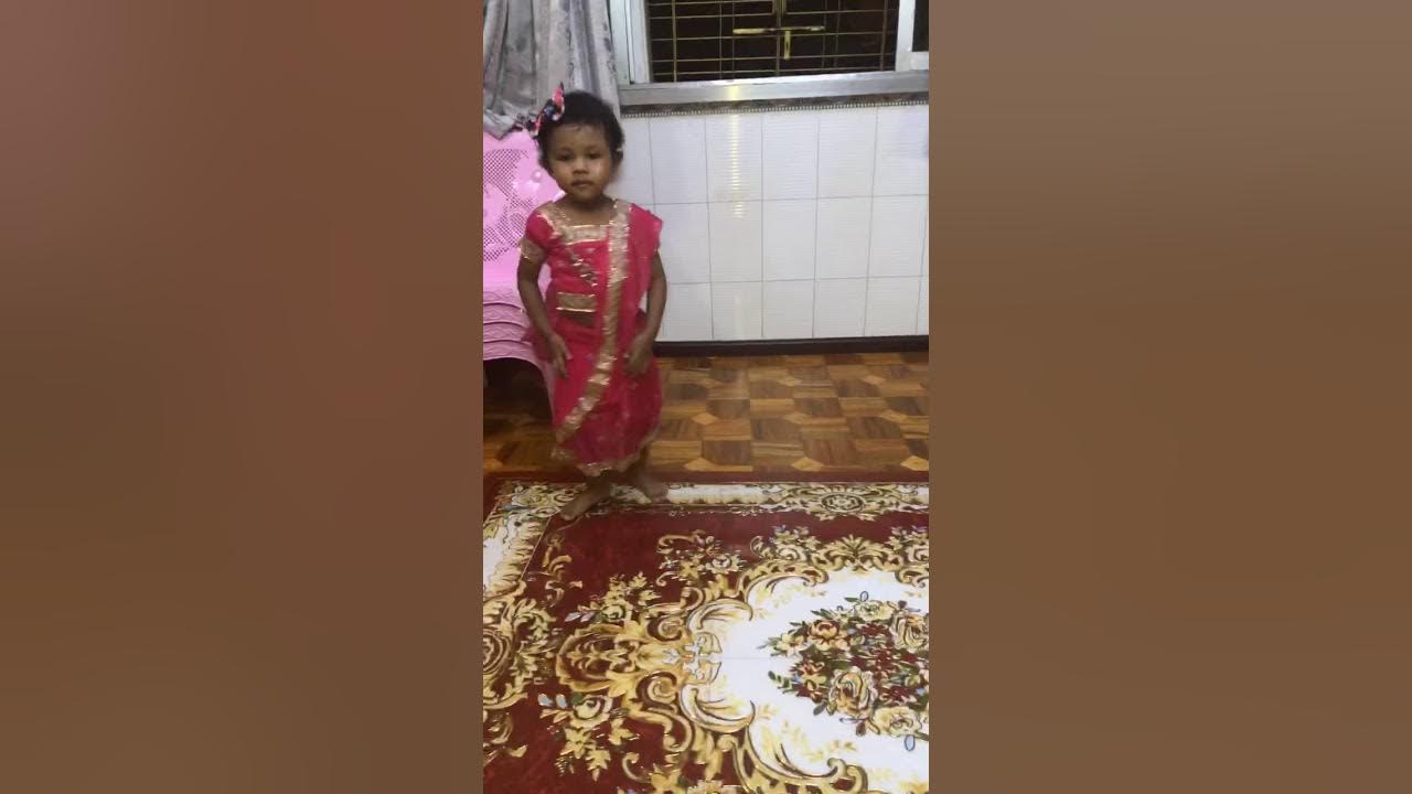 Chit Khoon Cho Dancing - YouTube