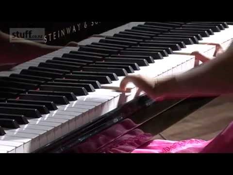 Hee Ah Lee - Four-finger concert pianist